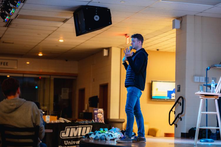 Comedian Derrick Knopsnyder performs stand-up routine at TDU | Culture ...