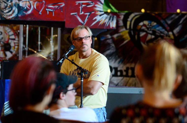 Phil Vassar wins over crowd for Family Weekend concert | Life ...