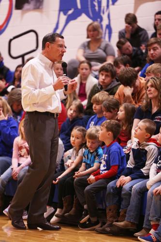 Barrasso visits Kaycee School | Schools | buffalobulletin.com
