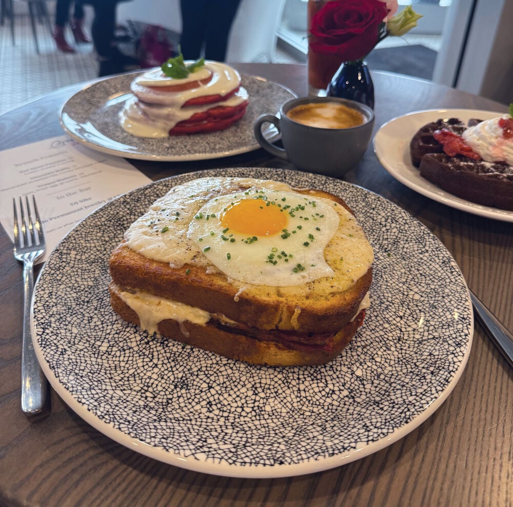 Grezi On Main | casual | snyder | Buffalo, NY | buffalospree.com