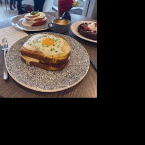 Grezi On Main | casual | snyder | Buffalo, NY | buffalospree.com