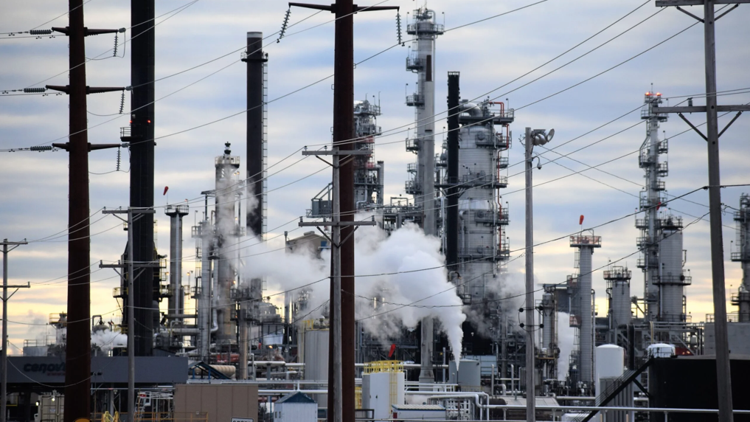 Superior refinery faces alleged pollution violations | KUWS / Wisconsin ...