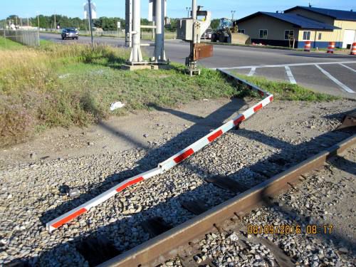 Motorist runs into railroad arm on 13th Street | Local News ...