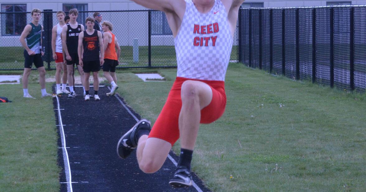 ‘Really Rewarding’: Rohde, Rodenbaugh, Deitsch win D3 track & field ...