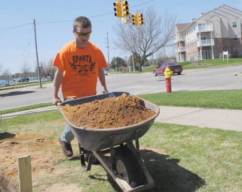 Students hard at work on new Cadillac Area Chamber of Commerce project ...