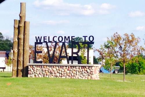 New signs welcome visitors to Evart | Local News | cadillacnews.com