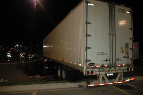 Gas gushes from ruptured tanks of semi-truck | Local News ...