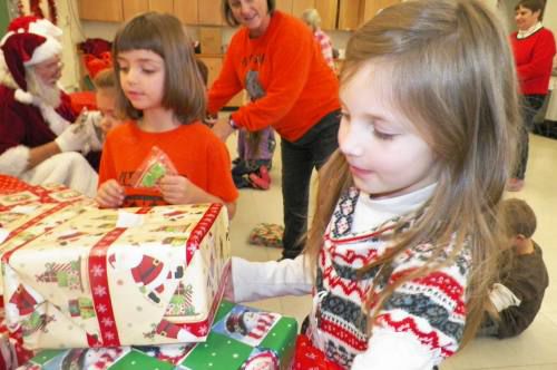 Santa and Mrs. Claus light up the Floyd M. Jewett Elementary School ...