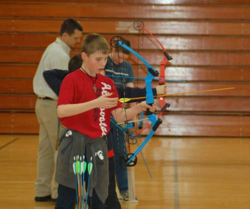 Evart Middle School students taking aim on archery | Local News ...