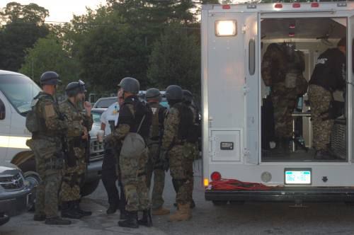 Barricaded gunman incident ends with no injuries | Local News ...