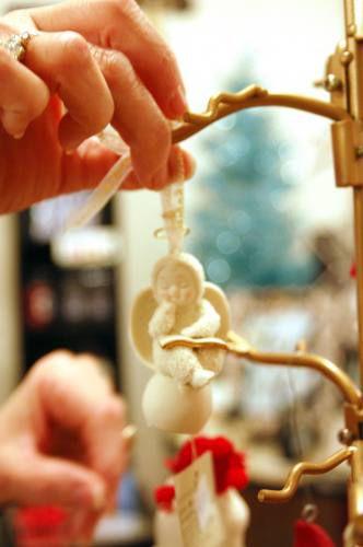 Christmas shopping season here, forecast is bright | Local News ...