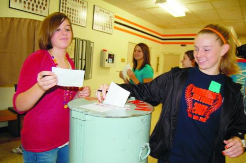 Manton Middle School students elect Obama in mock election | Local News ...