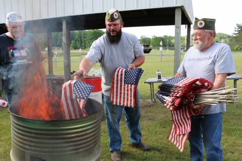 Mesick Amvets Post No. 120 retires 679 flags during cermemony | Local ...