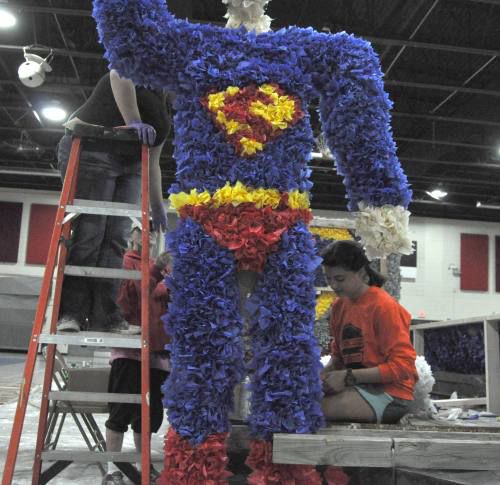 CHS students make homecoming floats themed after popular comic book ...