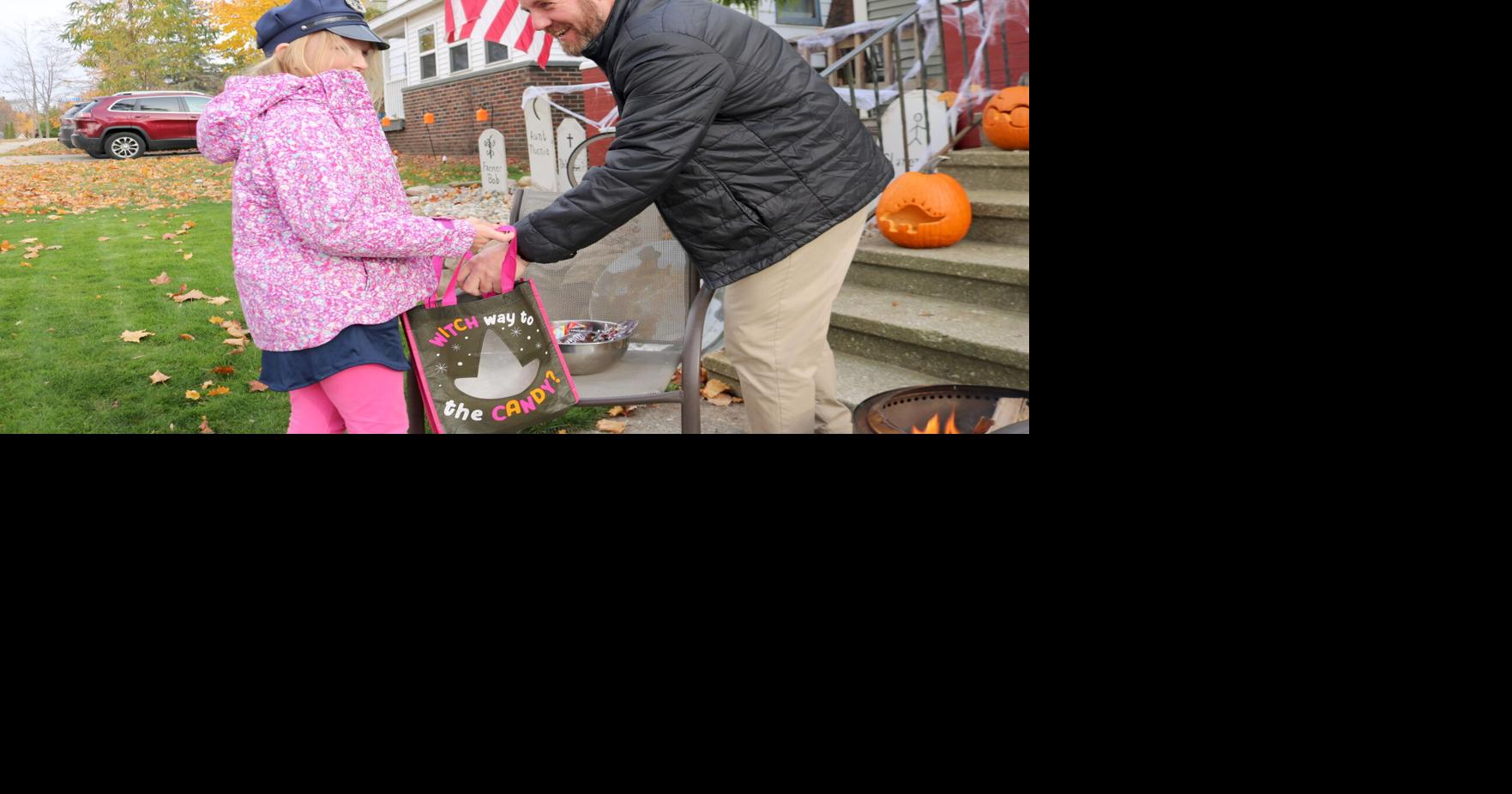 Ghouls, goblins brave the cold for candy, trick-or-treating | News ...