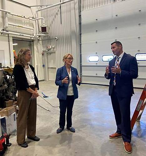 Senator Hassan Tours College’s New Advanced Manufacturing Lab in ...