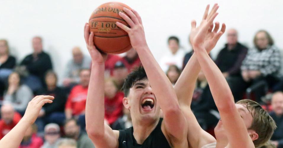 Bombers hold off Rockets for first-round Section 1AA boys basketball ...