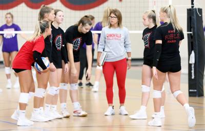 ‘Stay humble, hustle hard’: Bomber volleyball team shrugs off ...