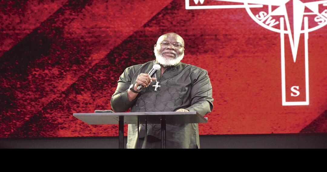 Bishop T. D. Jakes, Rev. Charles B. Jackson, Sr. and others help ...