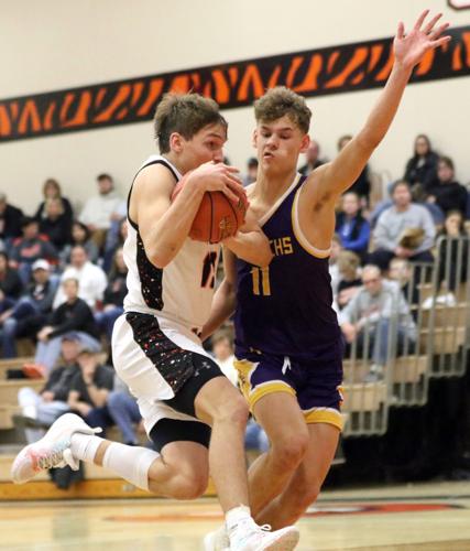 Tigers snap skid against Boone, drop heartbreaker to Monarchs | Sports ...