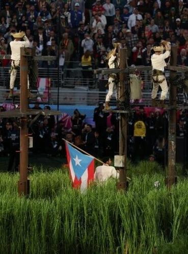 Bad Bunny celebrates Puerto Rico at Super Bowl, angering Trump ...