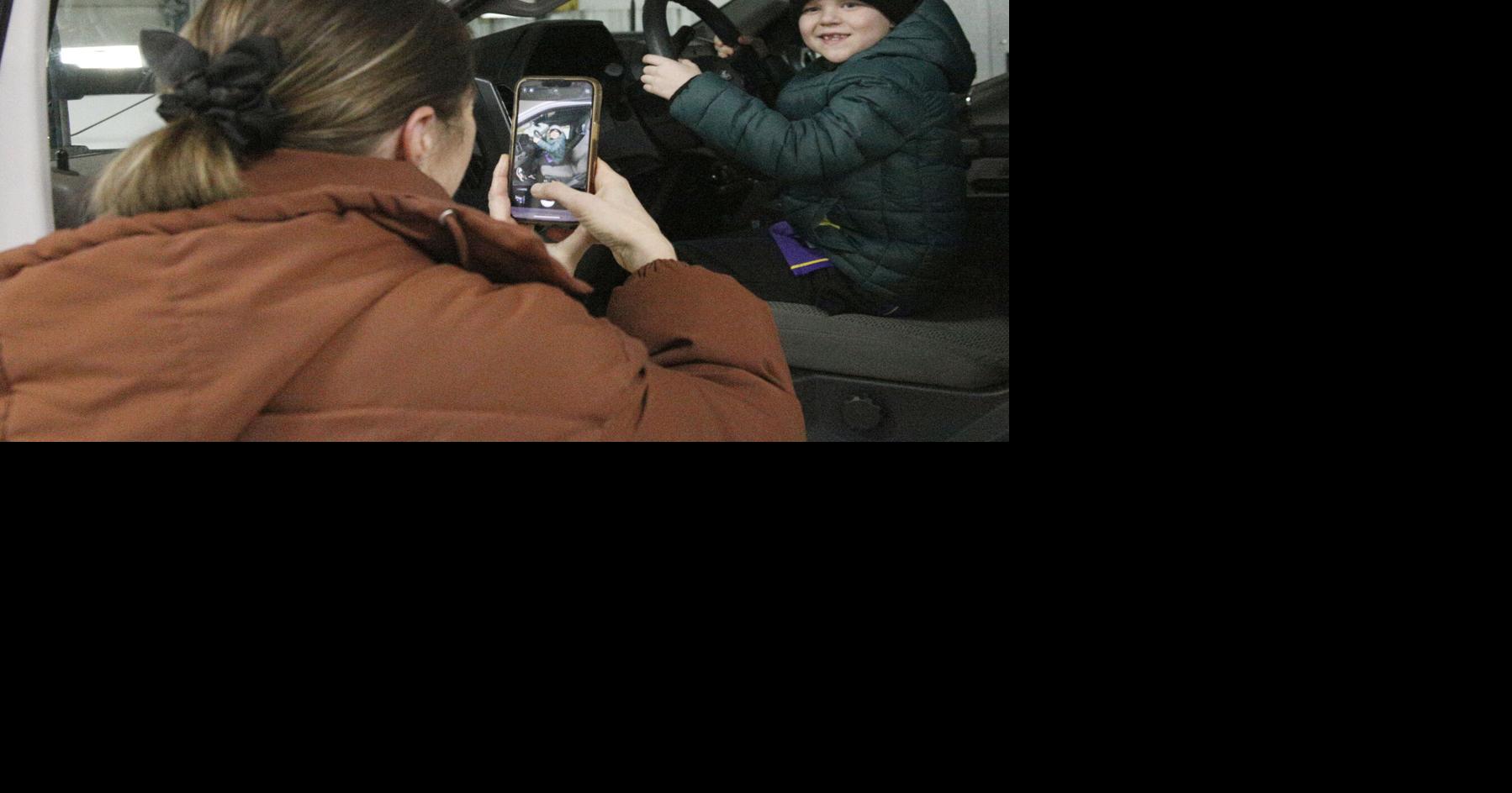 Students explore community visiting workplaces | News | carrollspaper.com