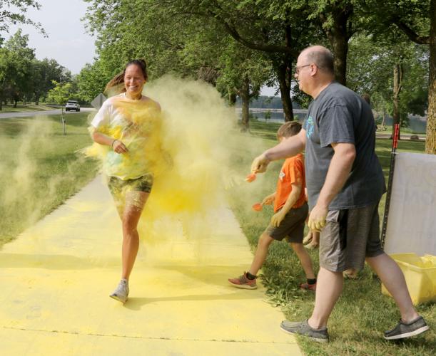 Color Fun Run/Walk draws big numbers | News | carrollspaper.com