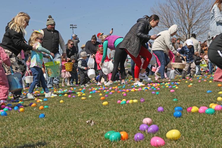 Central Church treats kids to Easter Egg Drop | News | carrollspaper.com
