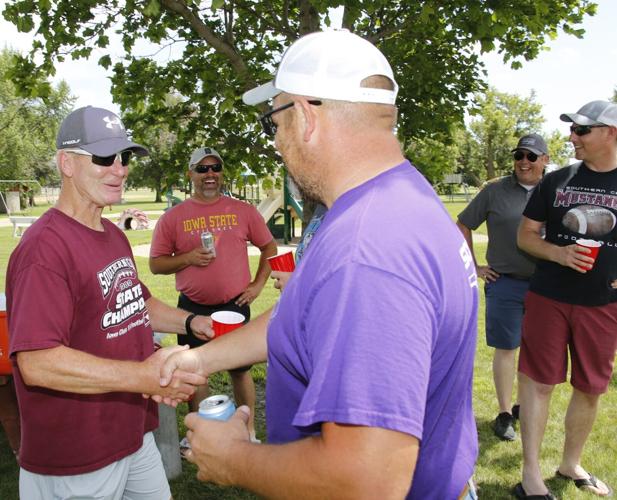 Reunion brings back Southern Cal football players | | carrollspaper.com
