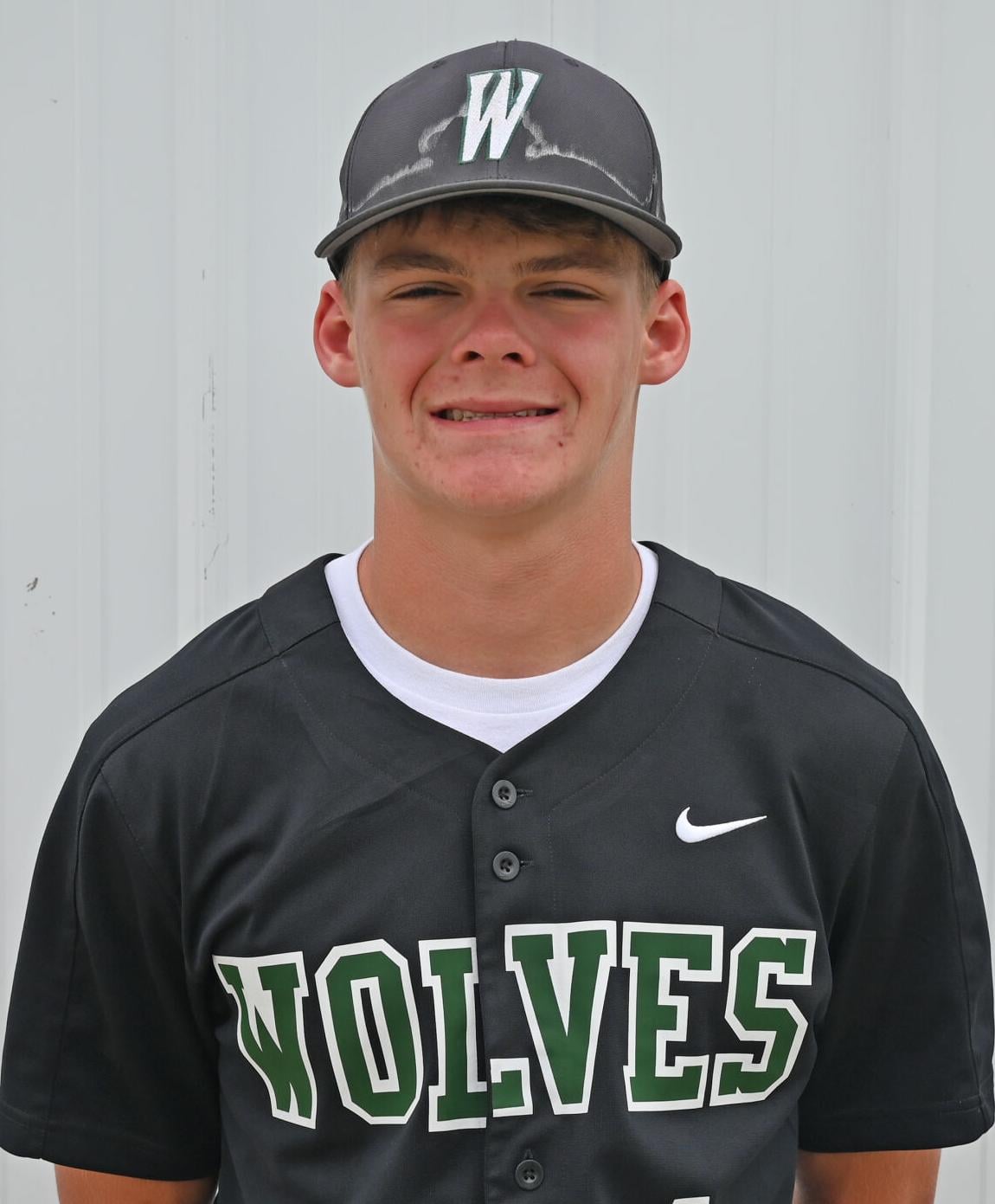 Wolves split league baseball outings | Sports | carrollspaper.com