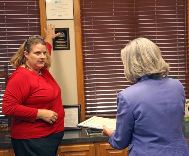 Ernst praises HUB 712 space at recent visit | News | carrollspaper.com