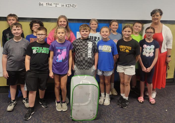 Glidden-Ralston elementary students help raise monarch butterflies ...