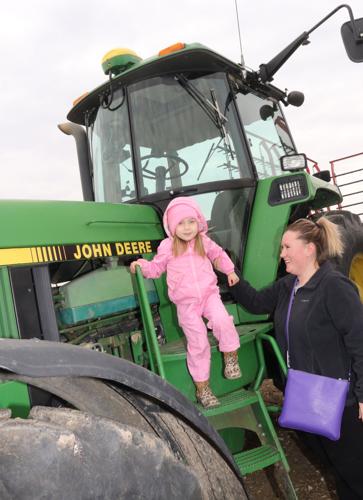 Preschoolers get taste of life on a farm | News | carrollspaper.com