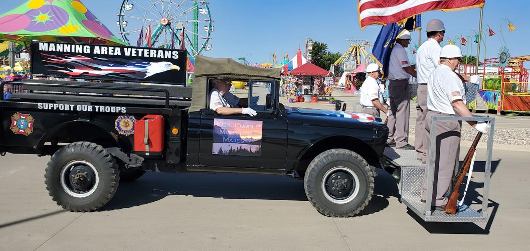 Manning VFW participates in Veterans Day parade | News | carrollspaper.com