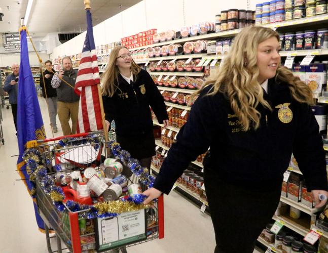 Grocery Grab replenishes food pantries | News | carrollspaper.com