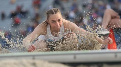 Sinnard takes sixth in long jump | Sports | carrollspaper.com