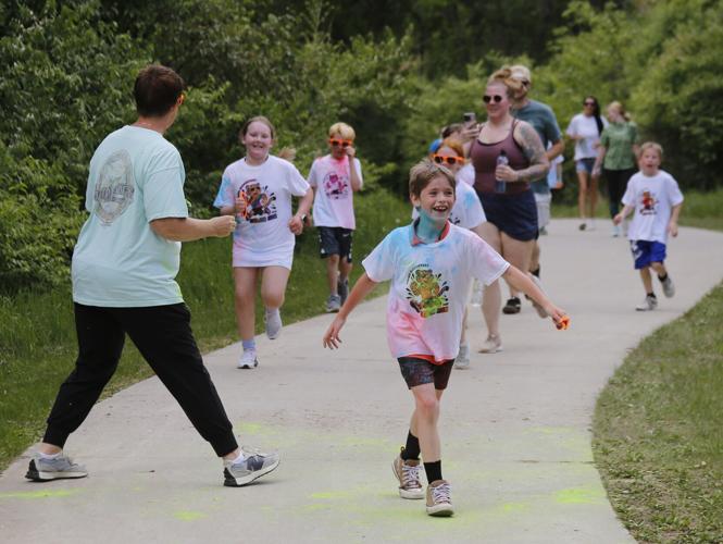 Color Run generates energy, enthusiasm | News | carrollspaper.com