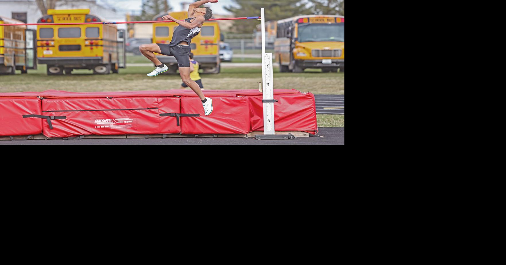 Area schools run at Raider Relays | Sports | carrollspaper.com