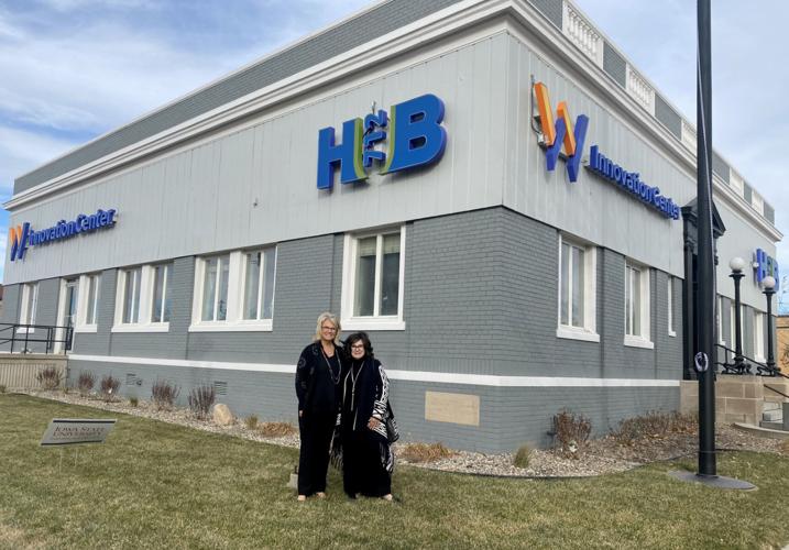State’s economic development chief tours Carroll HUB 712, talks Iowa ...