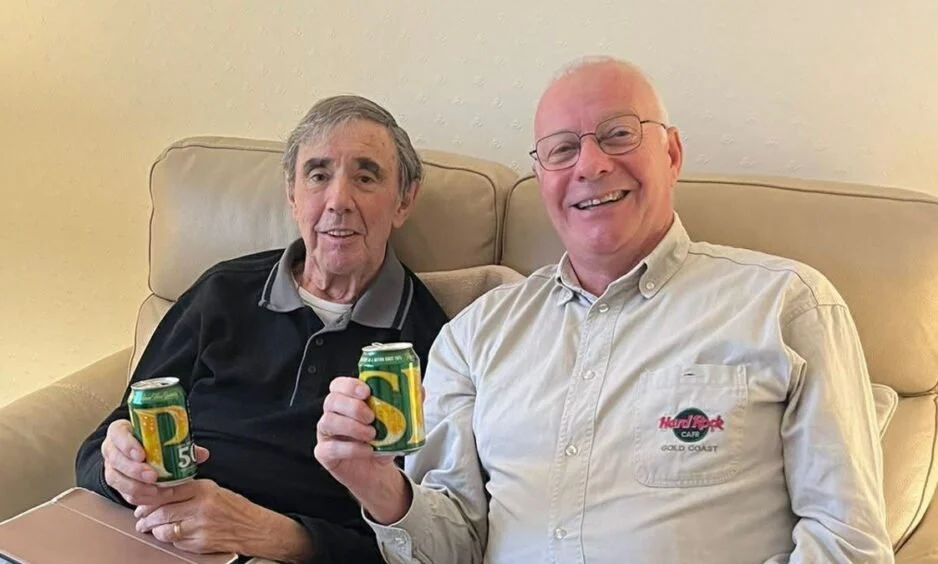 Man travels 14,000 miles to have final beer with dying friend ...