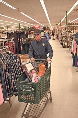 Kids shopping spree delivers holiday cheer | News | carrollspaper.com