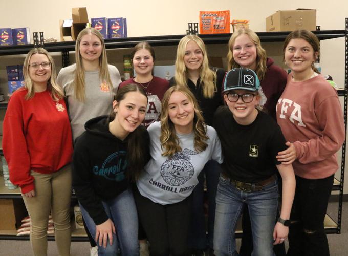 FFA students help fill orders at Tiger Cupboard | News | carrollspaper.com