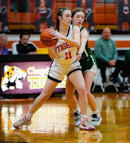 Chagrin Falls girls’ basketball keeps rolling in win over Lake Catholic ...