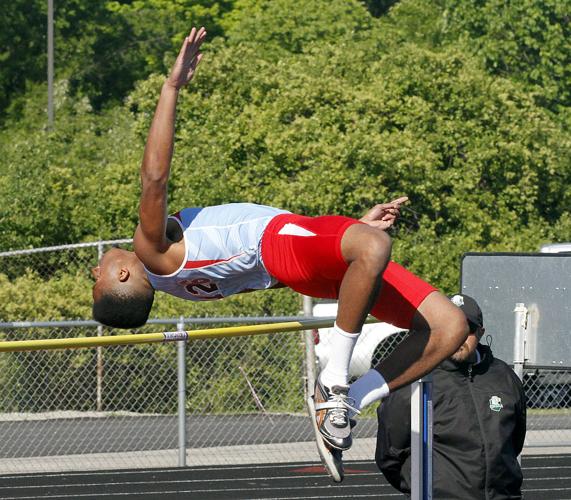 Lady Comets claim fifth straight district title - Solon boys runners-up ...
