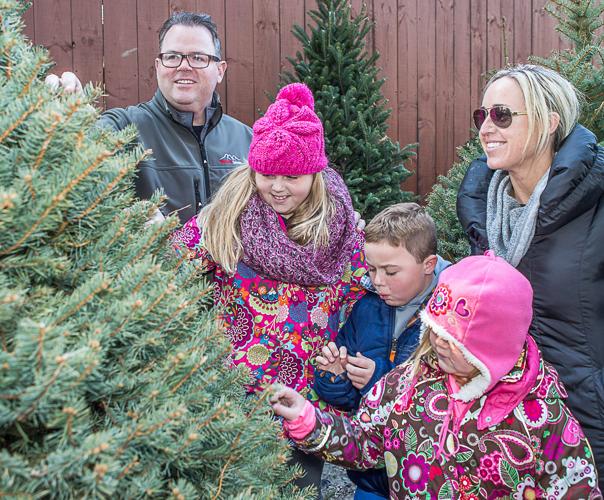 Families continue Christmas tradition | Chagrin Falls ...