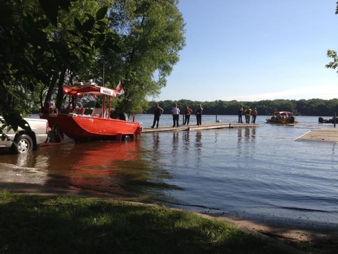 Photos: Tugboat goes over Lock and Dam No. 7 | Entertainment News ...