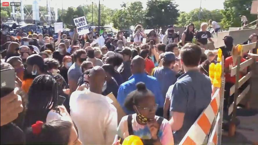 A sign of solidarity: Beloit, police chief, captain take a knee with ...