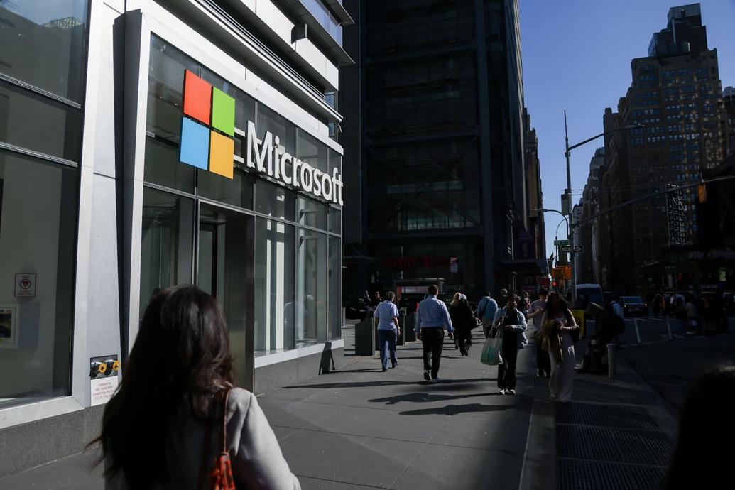 People are flooding AI chatbots with health questions. Microsoft is ...