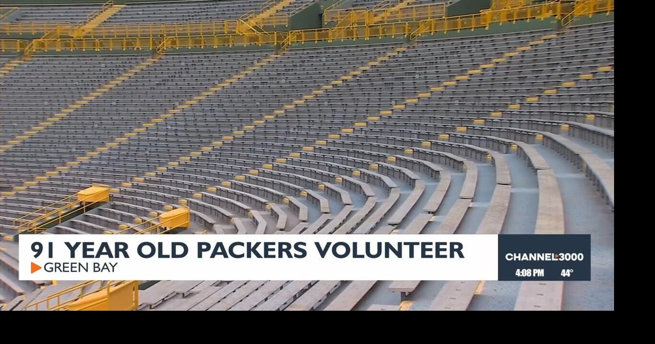 91-year-old Packers volunteer watches games with son | Video ...