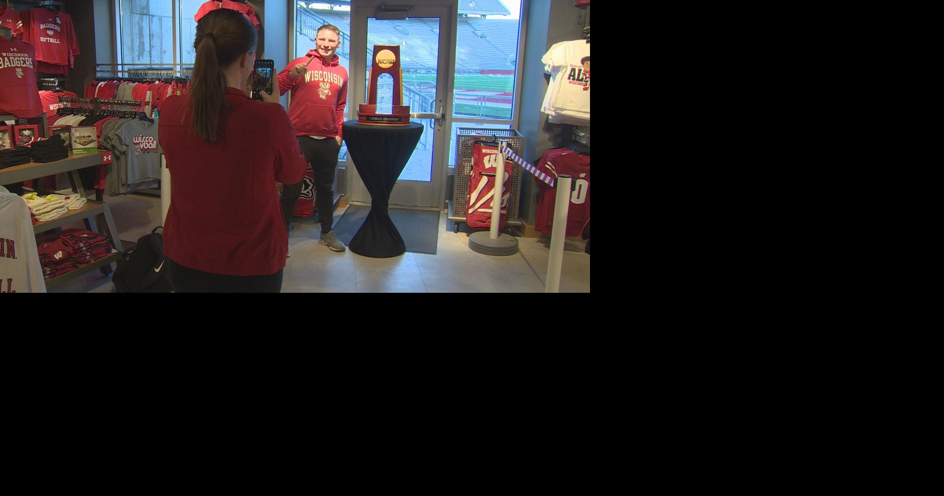 Fans take photos with Badgers National Championship trophy | Top ...